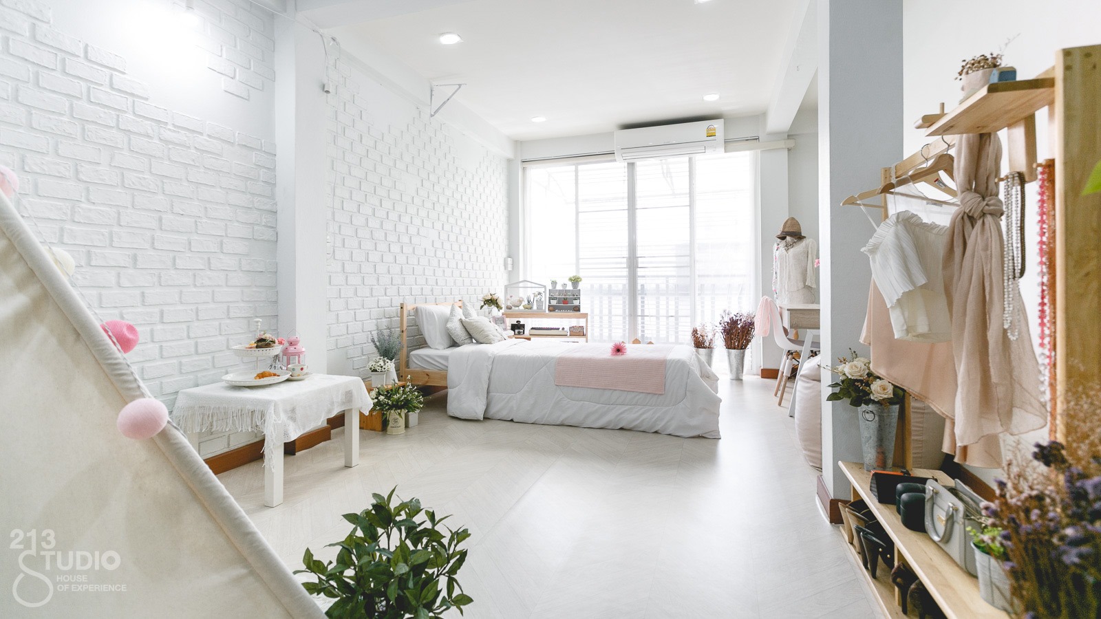 Studio 213 - Thai Loop