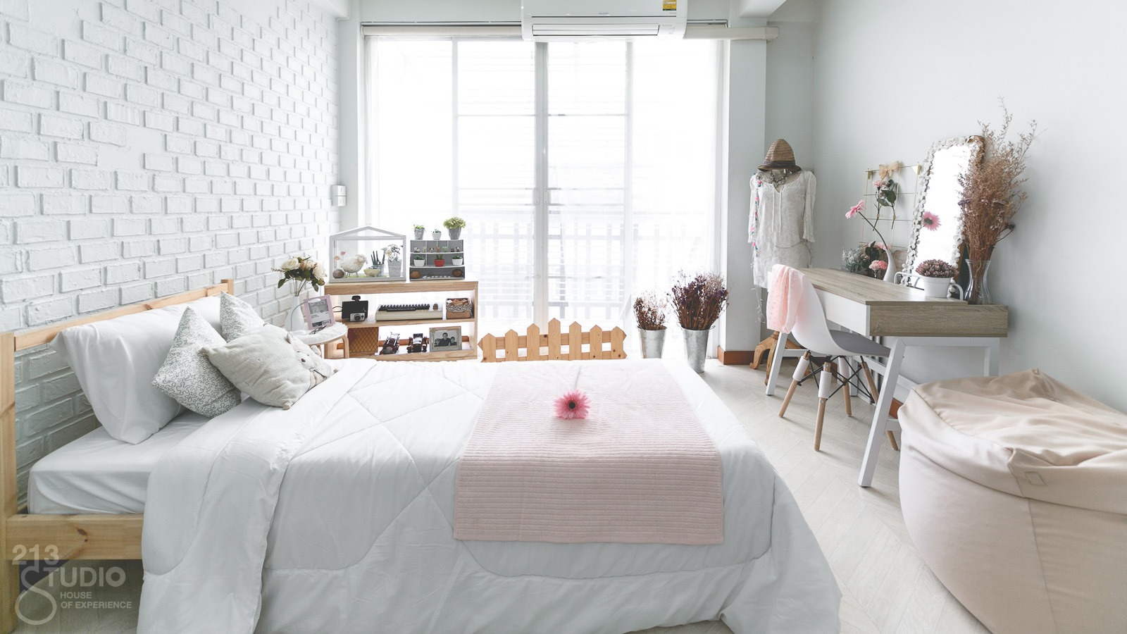 Studio 213 - Thai Loop